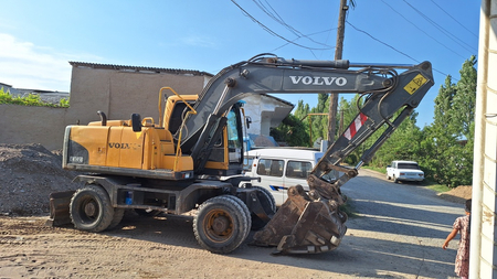 Volvo 145 sotiladi 2009yil