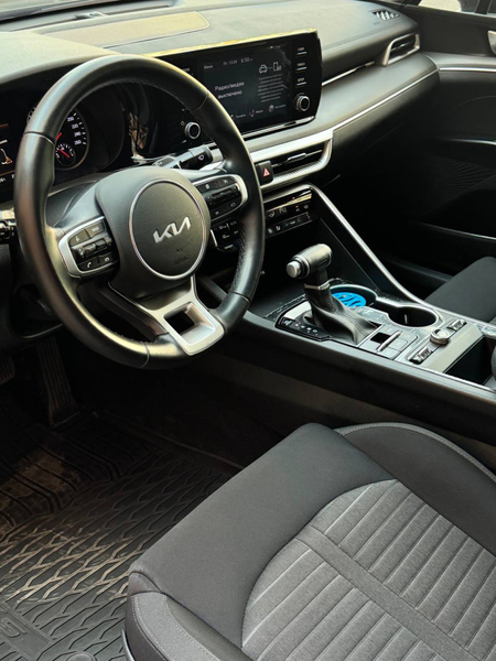 Kia K5 remno siniy