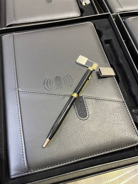 Bloknot powerbank fleshka ruchka nabor