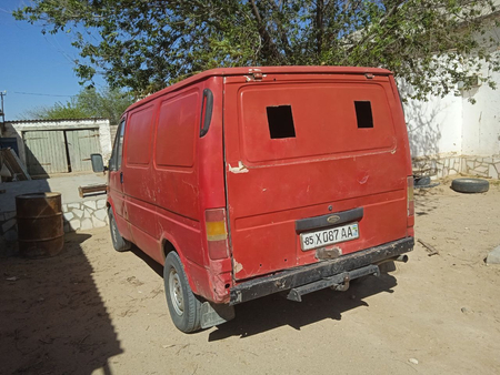 Ford transit sotiladi