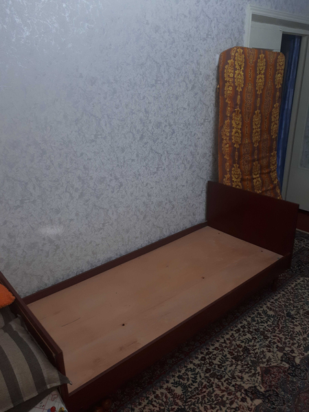 Продаётся кровать с матрасам