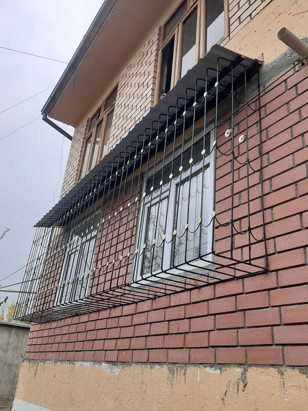 Установка козырьков, решётки, перила