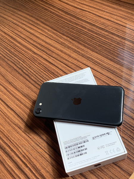 iPhone SE second generation 2022 yil, 4/64 Gb Black-qora
