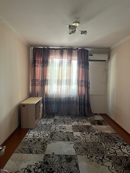 2/1/4 Ялангач Экобазар, Умид спорт комплекс. 48м². Не торец.