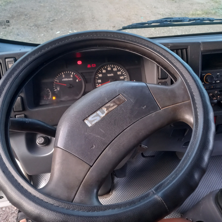 Автомобиль изузи