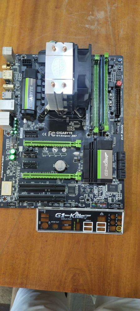 Продаётся материнская плата Gigabyte z87 в комплекте