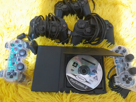 Assalom alekum ps 2 sotiladi Playstation 2  5ta jostik bilan birga