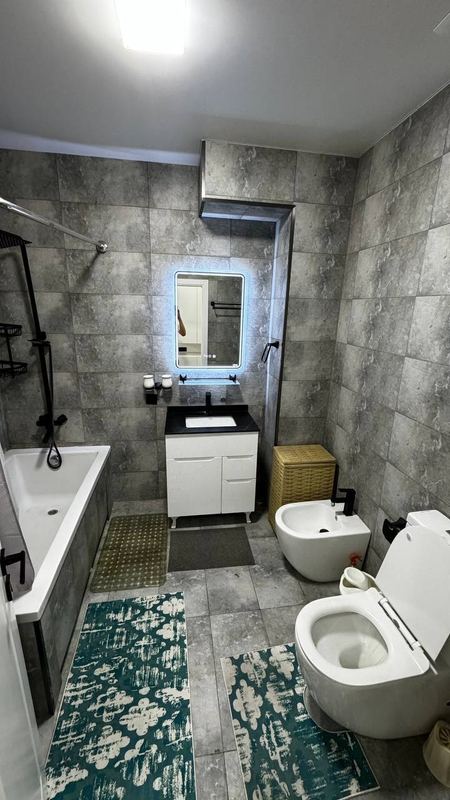ПРОДАЕТСЯ 3/3/4
на Шота Руставели 
ор: Аския базар
(Яккасарайский райо