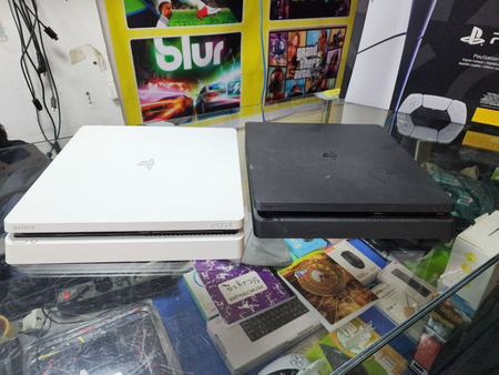 Продается игровой консол Sony Playstation 4 slim