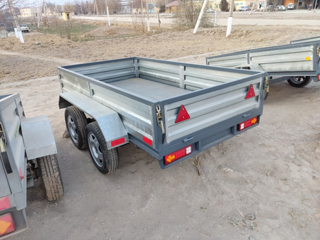 DDI INVEST Karxonasi har hil turdagi tirkama (Прицепы ) ishlab chiqara