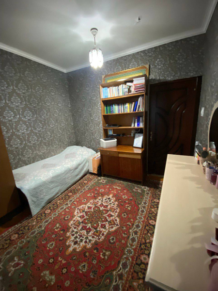 Srochna 4 xonali sotiladi