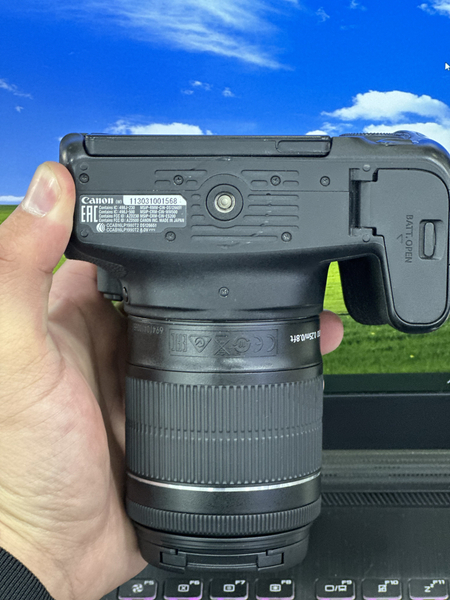 Canon EOS 77D 18-55mm STM