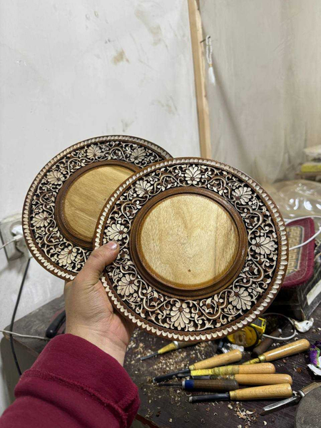 Тарелка из ореха