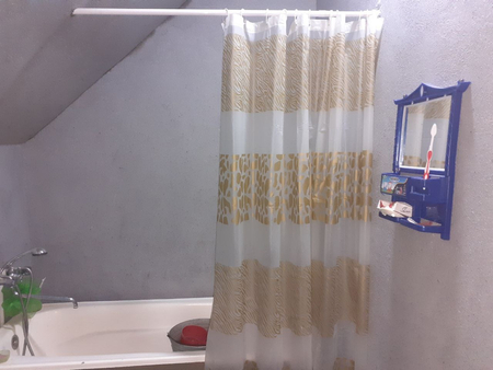 Срочно продаётся. Srochna sotiladi.