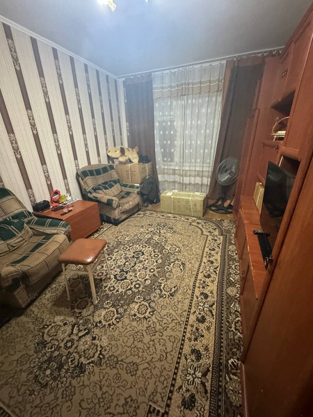 Чиланзар 4кв 1хонали квартира сотилади шошилин