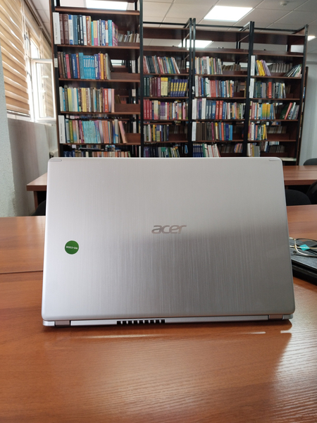 Срочна!! Ideal holatda  Acer aspire 5 Full HD (1920X 1080)