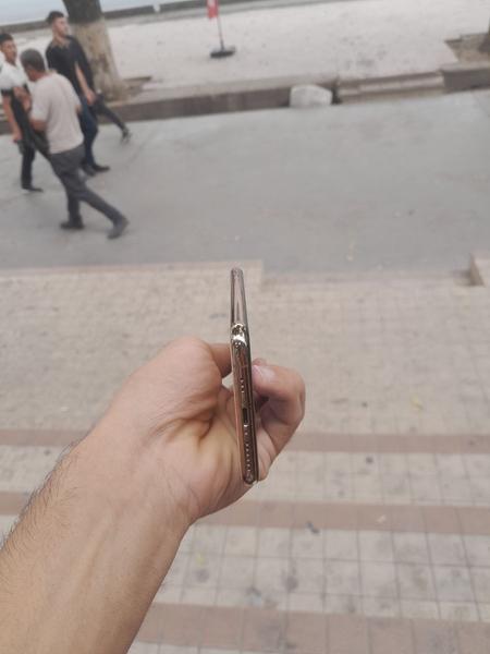 Iphone xs 64 GB  .