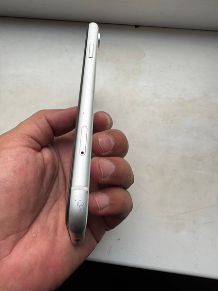 iPhone XR 64 white