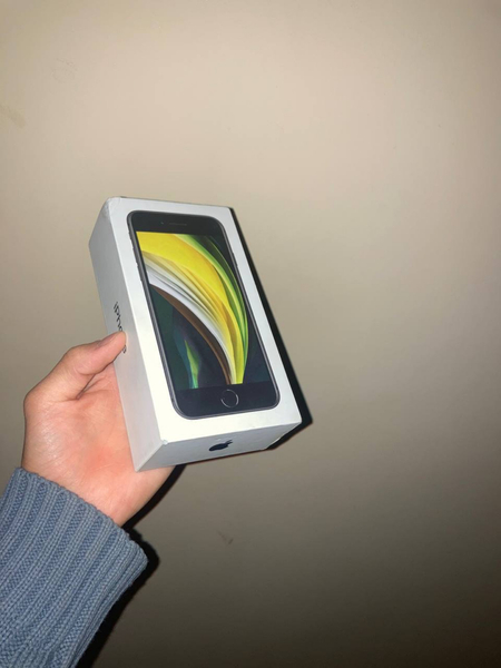 Iphone SE sotiladi !