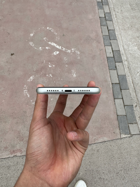 iPhone 11 sotiladi obmen ayfon laga