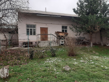Продаётся домик на земельном участке 6 соток. 20*30, в Кибрае.