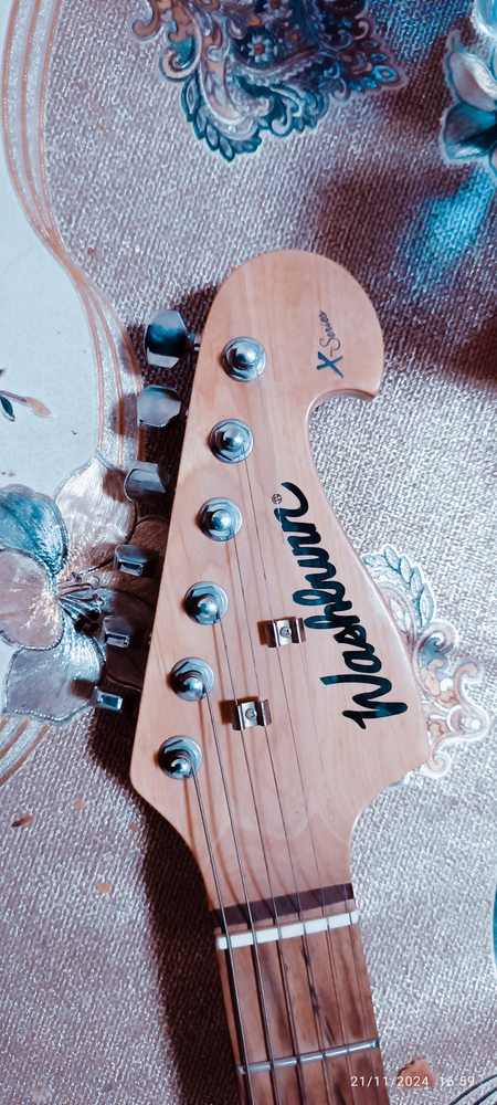 Solo gitara sotiladi
