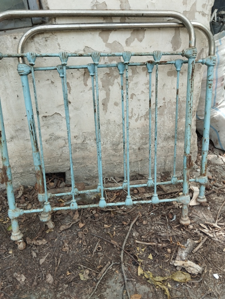 Продаю железную кровать