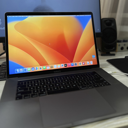 Macbook pro 15 2017 i7 512gb