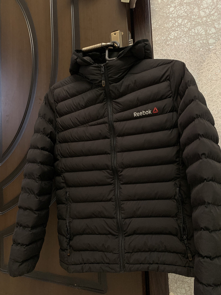 Продам куртку Reebook