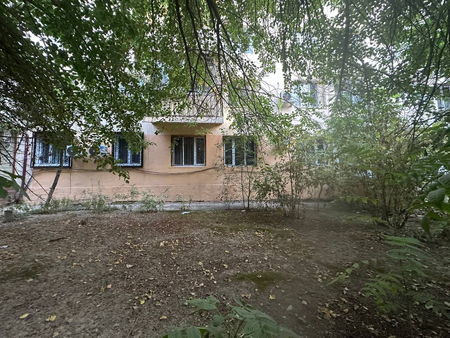 Продается квартира под офис вдоль дороги. Ц4
