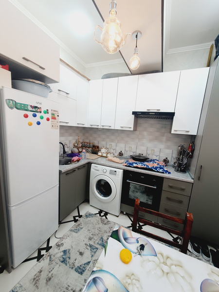 2 xonalik kvartira sotiladi 80 m² srochna