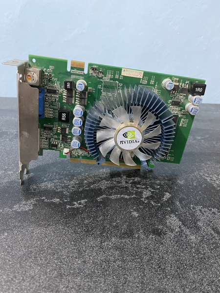 Видеокарта GF8600Gt 512Gb