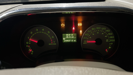Ford Explorer 4,6 sotiladi