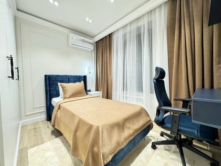 Продается 3в4 комнатная квартира,Памятник Шастри,Эко парк,80м2