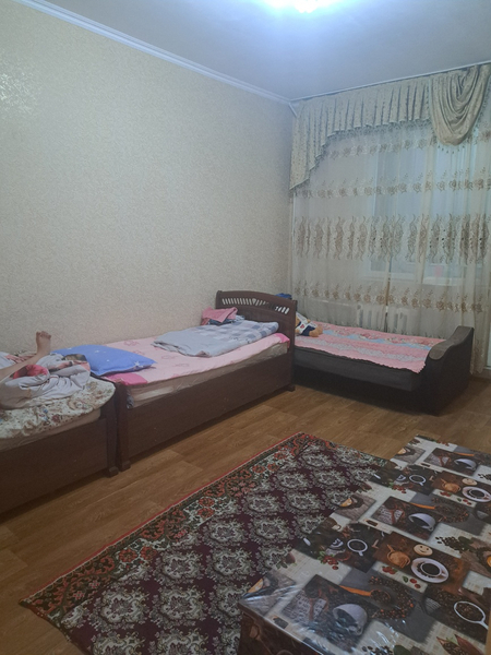 Ijaraga bitta qiz kerak