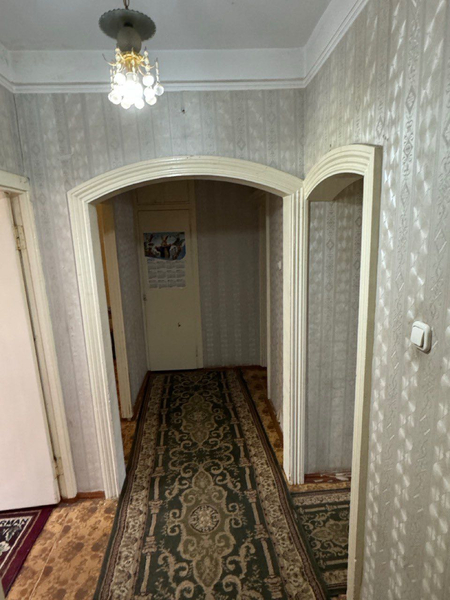 СРОЧНО..!3 хоналик кв сотилади. Меморлар 13 а. Ширин автосалон оркаси.