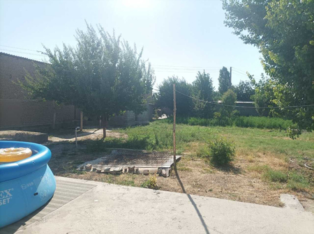 Uy sotiladi 6/sotix 3/xona tayyor SROCHNO