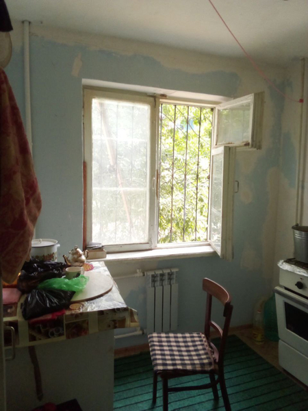 Продаю свою 1-комн. кв, в г. Чирчик 3 микр (около рынка)