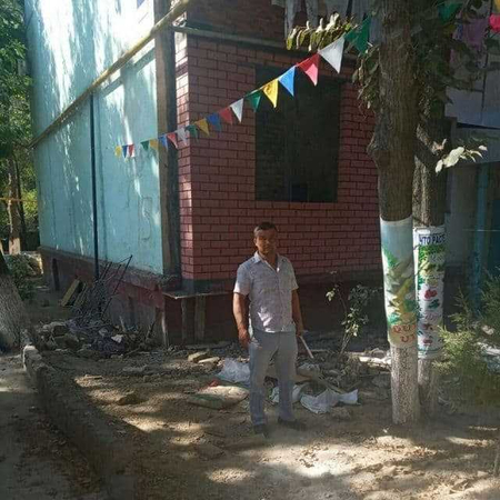 Кладка кирпичей на балконе и тд