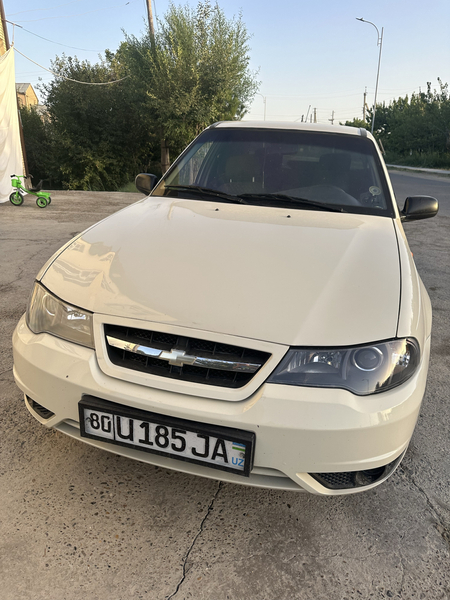 Neksya 2 Udari yuq bir qul mashina