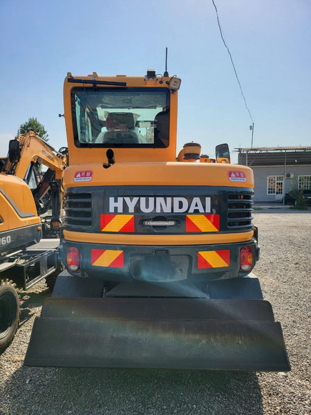 Ekskavator robex 55 2015 sotiladi