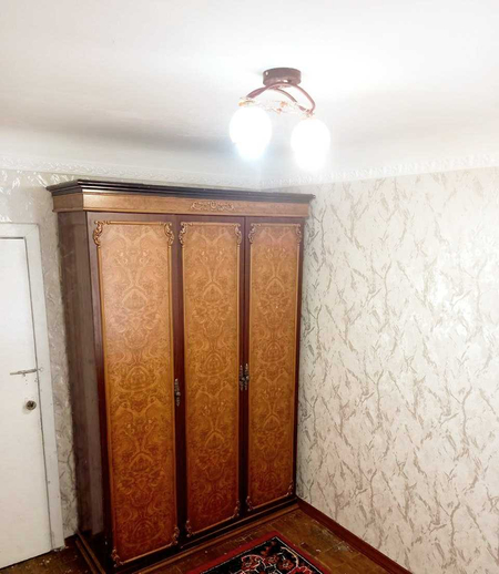 Chilonzor 13 kv 2 xona Farxod bozor chorraxasi