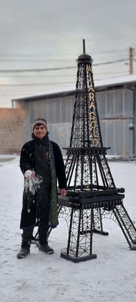 Продаётся Эйфелева башня 4 см метр