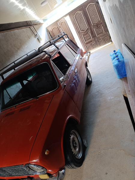 Vaz 2102 sotiladi