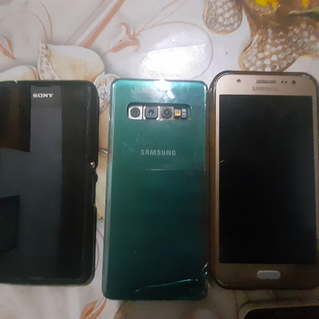 Telefonlar sotiladi
