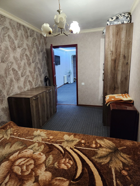 ~(ТРЦ Парус) Чиланзар-8, 2в 3/1/4, кирпич, 2х6 балкон, не торец~