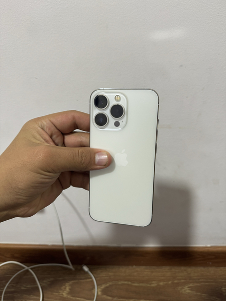 Iphone 13 po white