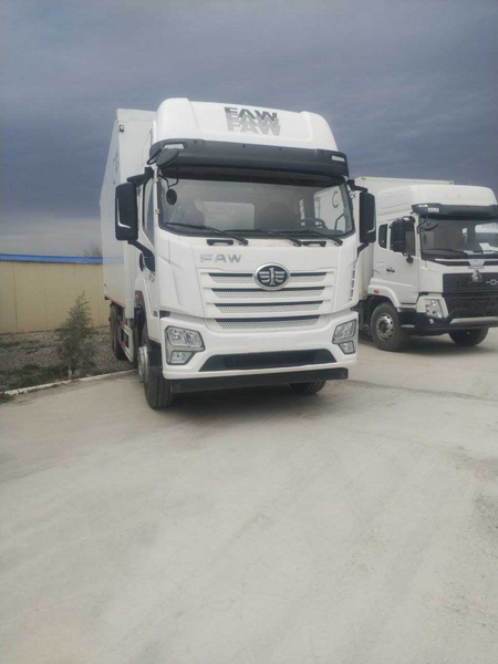 FAW 7,6 метрлик автофургон
