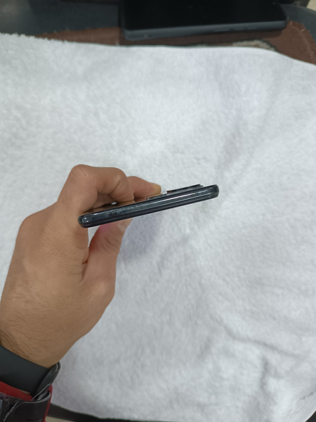 Xiomi 11 lite 128 gb  holati chotki oqib tel qilila the oylab