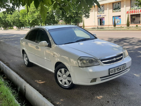 Lacetti 2012 srochno sotiladi
